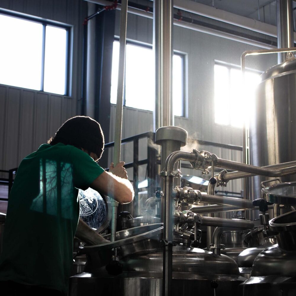 Flagship Brewery Tours – Common Roots Brewing Company